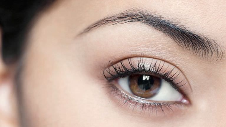 10 Ways to Grow Thick Eyebrows Naturally - Wonderslist